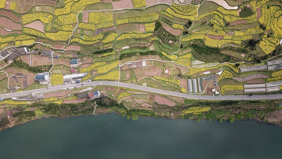 Pintoresco paisaje con montañas y ríos entrelazados en Xiangxi - CGTN ...