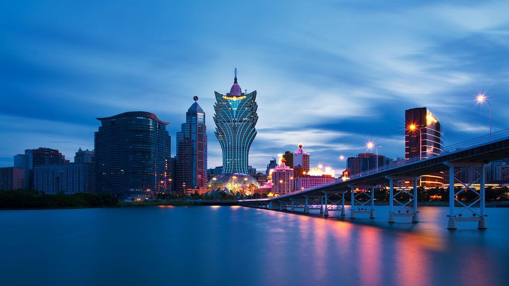 Patriotismo: razón más importante del éxito de "un país con dos ...