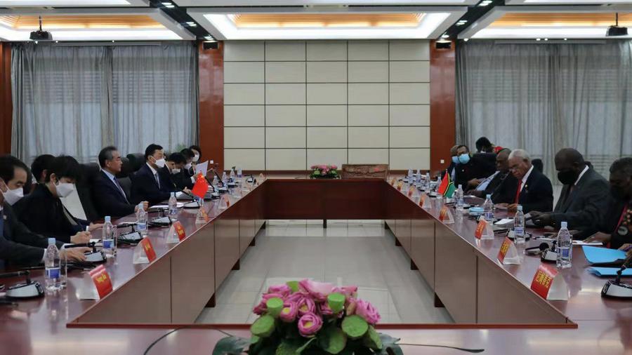 Canciller de China, Wang Yi, mantiene conversaciones con el primer ...