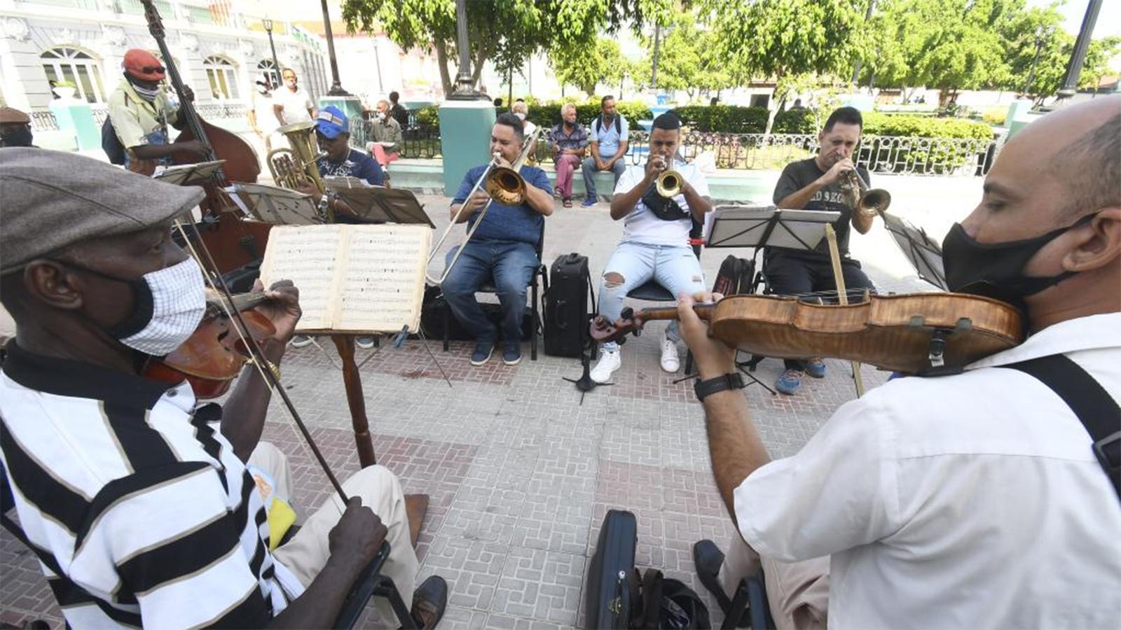 Músicos populares llevan su arte a parques y plazas de Cuba - CGTN en ...