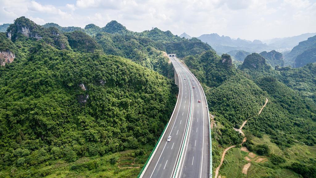 Viajes de pasajeros por carreteras de China se reducen en 2021 - CGTN ...