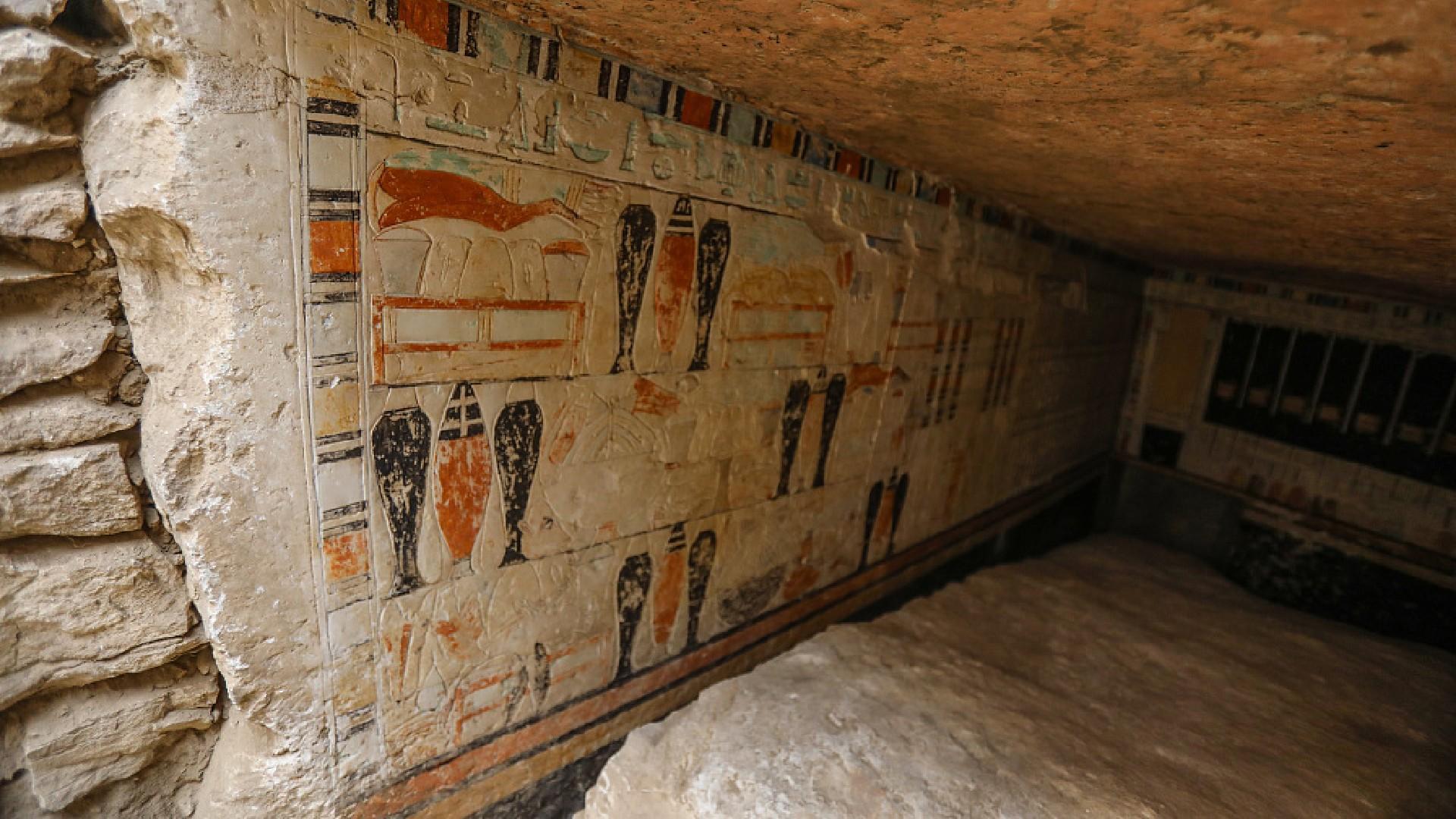 Egipto descubre cinco tumbas faraónicas de 4.000 años en Saqqara - CGTN ... Egipto descubre cinco tumbas faraónicas de 4.000 años en Saqqara - CGTN ...