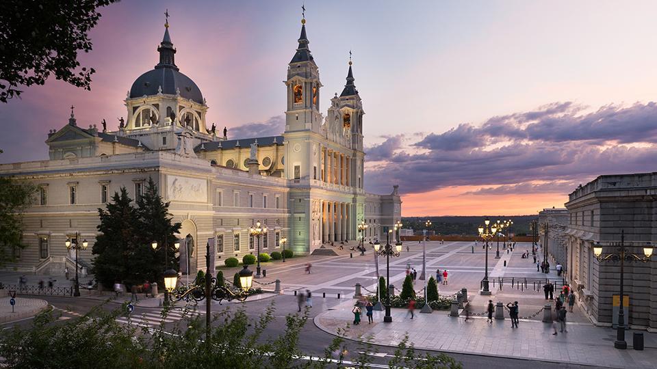 La capital de España cuenta con 25 nuevas rutas a pie para conocer la ...