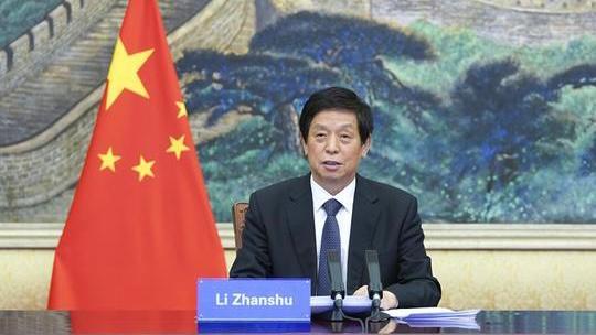 Li Zhanshu sostiene conversaciones con presidente de parlamento de ...